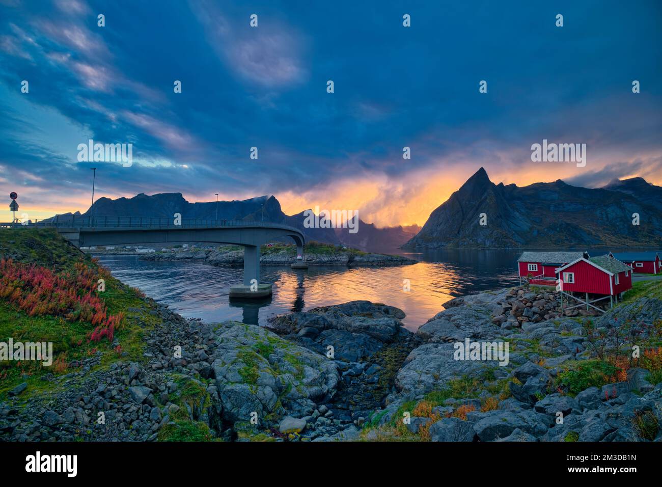 Location:67° 56' 42.82" N, 13° 8' 4.27" E Taken @Hamnoy, Norway Reine ...