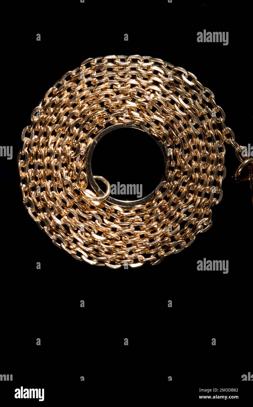 Close-up detailed macro photography of a gold chain! Stock Photo - Alamy