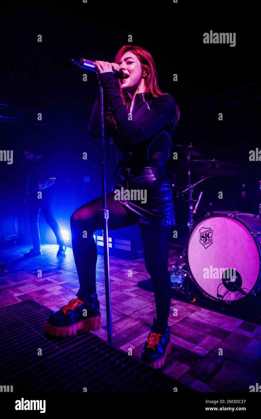 Chrissy Costanza Singing