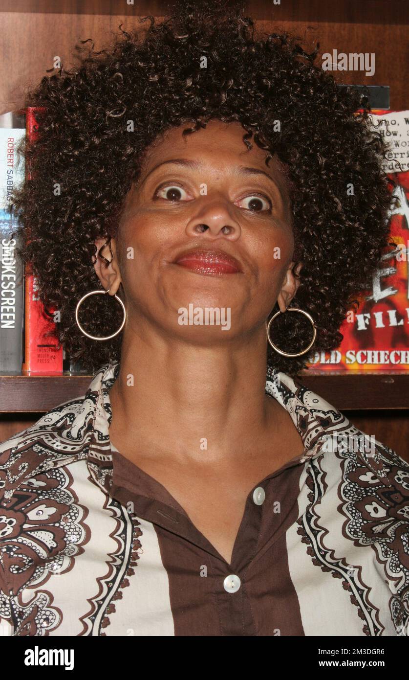 Terry mcmillan book hi-res stock photography and images - Alamy
