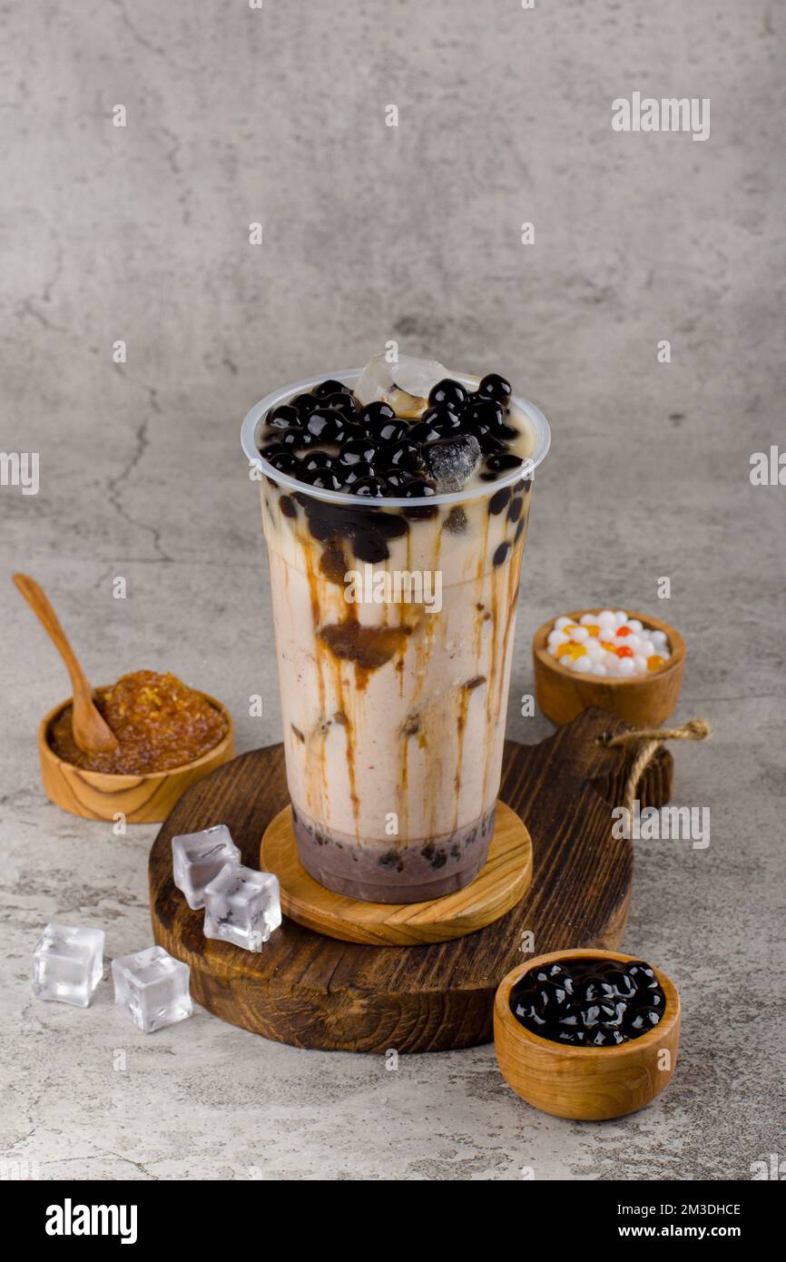 Ice red velvet latte hi-res stock photography and images - Alamy