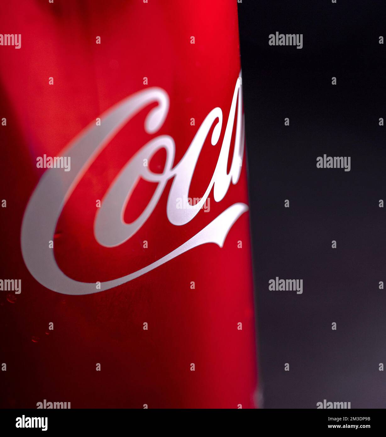 Coca cola can black background hi-res stock photography and images - Alamy