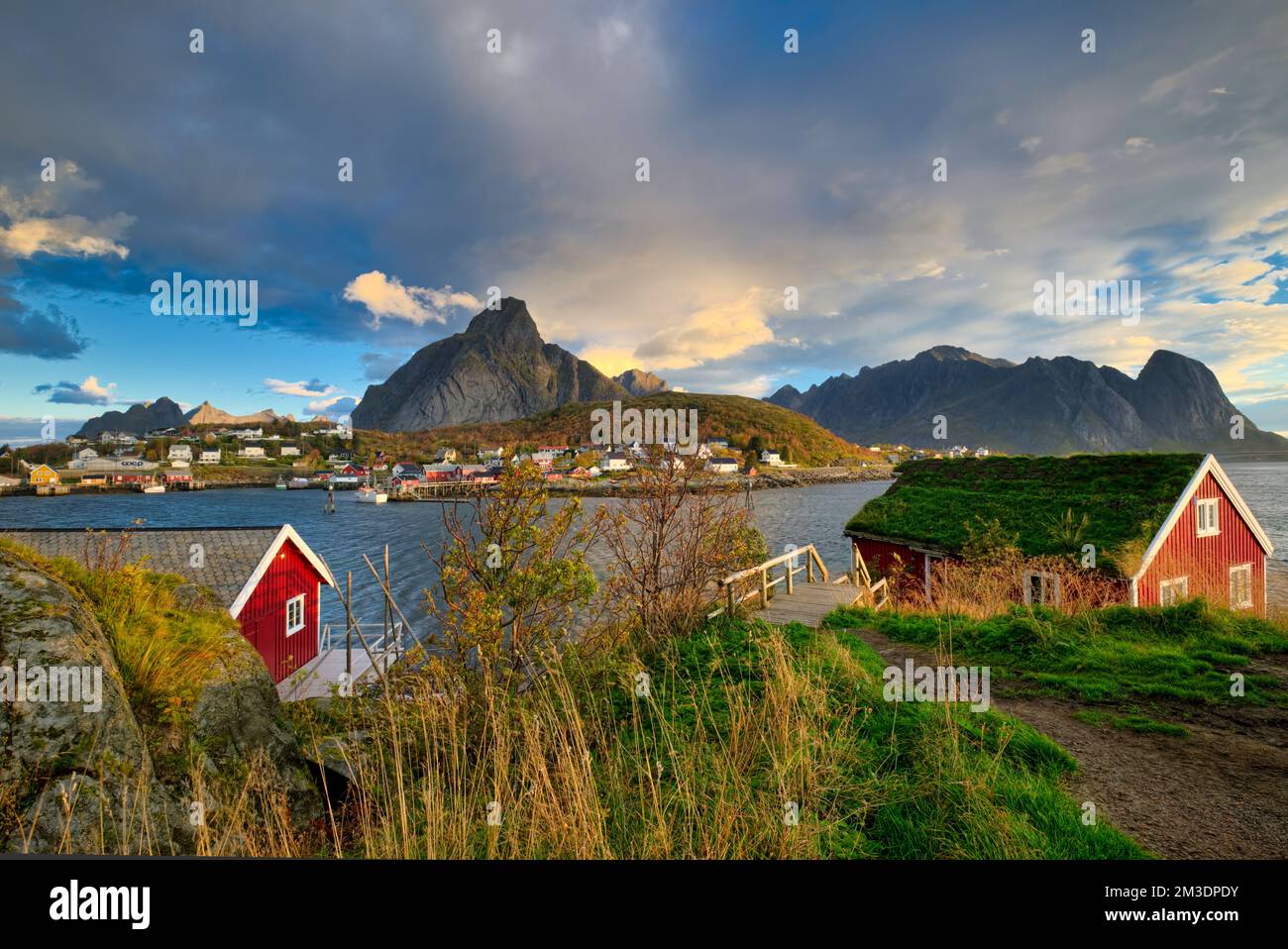 Location:67° 56' 11.05" N, 13° 5' 24.96" E Taken @Reine, Norway ...