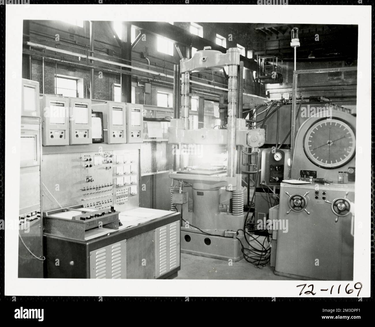 American military laboratory hi-res stock photography and images - Alamy
