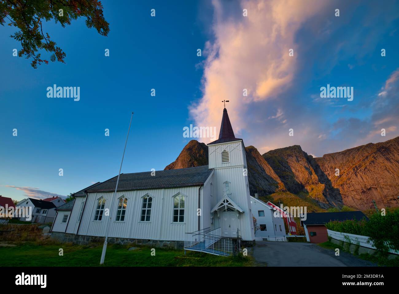 Location:67° 55' 58.39" N, 13° 5' 11.60" E Taken @Reine, Norway ...