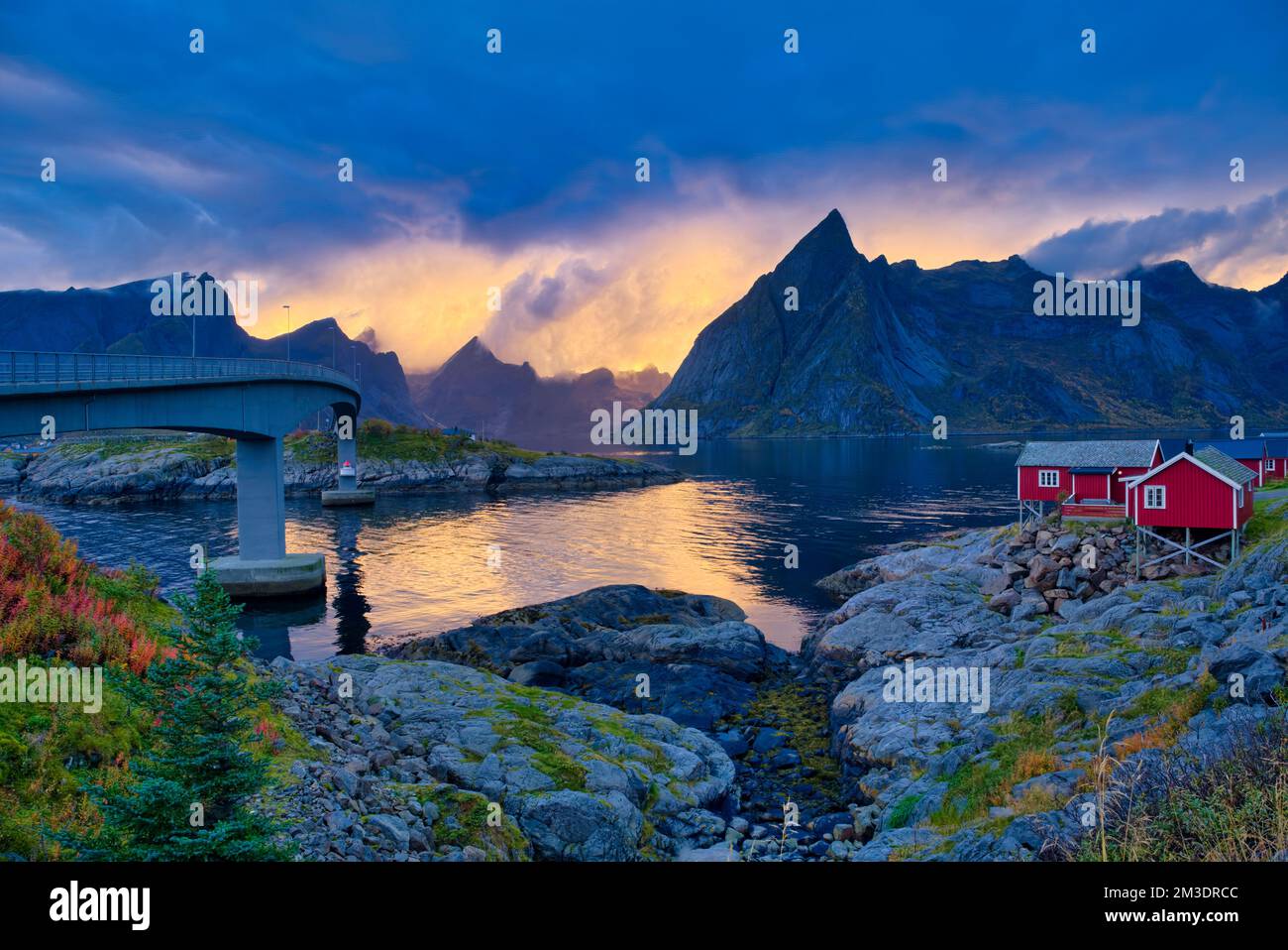 Location:67° 56' 42.82" N, 13° 8' 4.27" E Taken @Hamnoy, Norway Reine ...