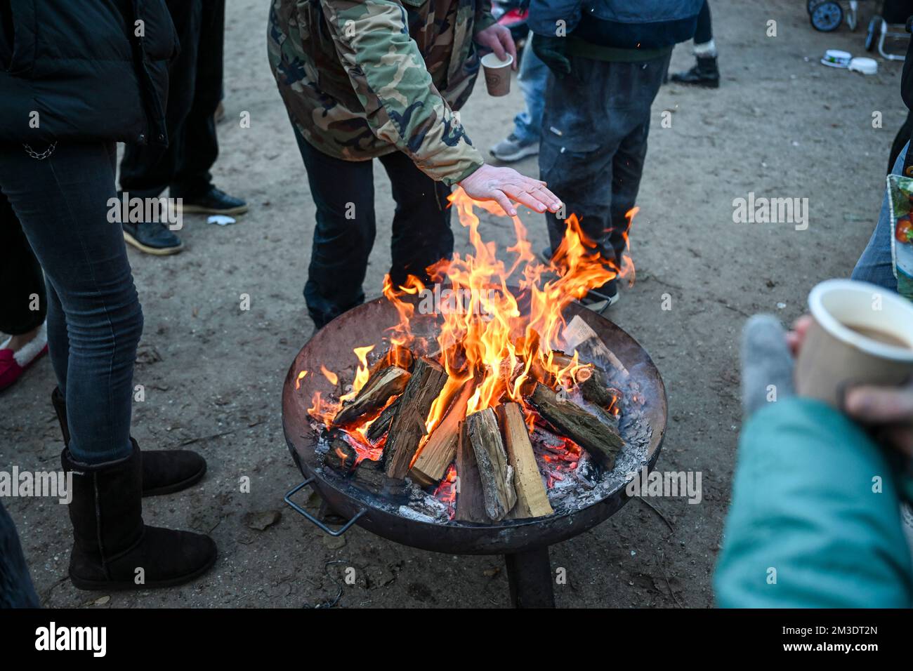 Berlin, Germany. 14th Dec, 2022. Homeless people warm their hands ...