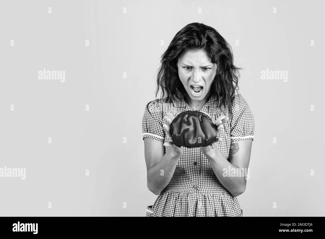 Female housewife has financial problem. girl need loan or credit ...