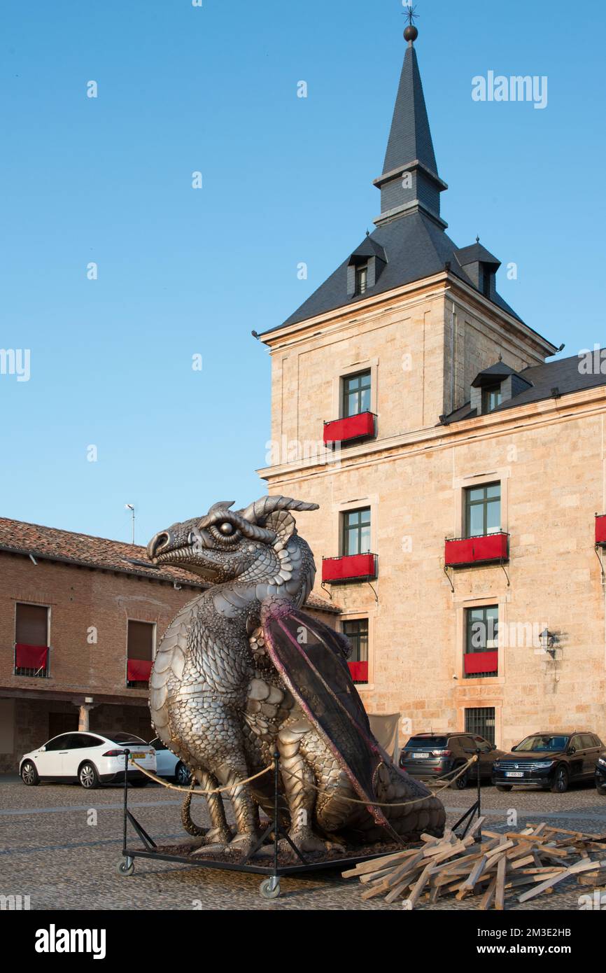 A vertical shot of a dragon statue against the Ducal Palace of Lerma in ...