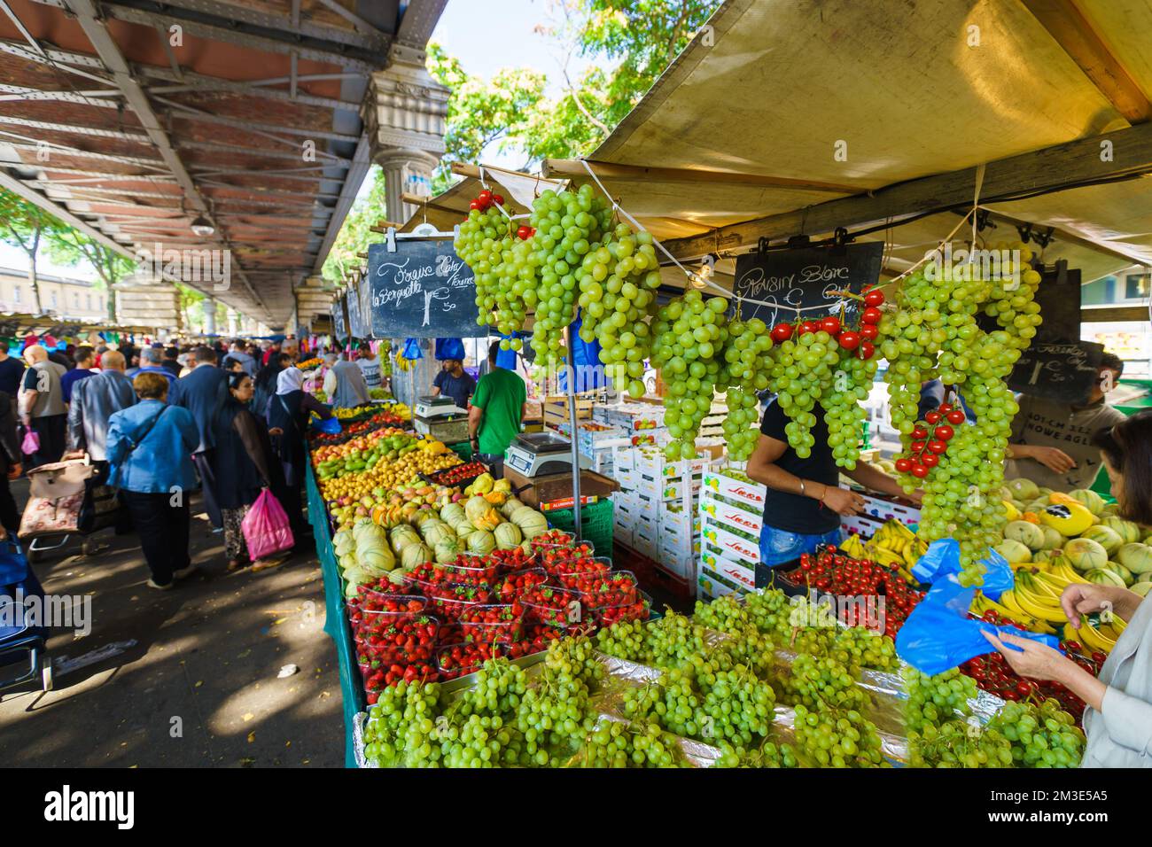 PARIS - SEP 10: food street market on September 10, 2014 in Paris ...