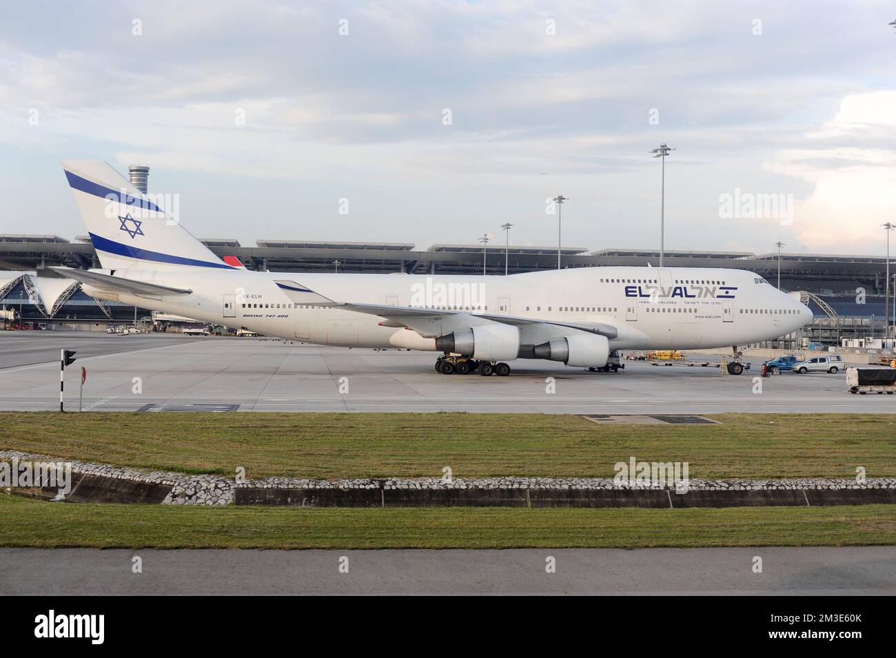 Aircraft construction boeing 747 hi-res stock photography and images ...