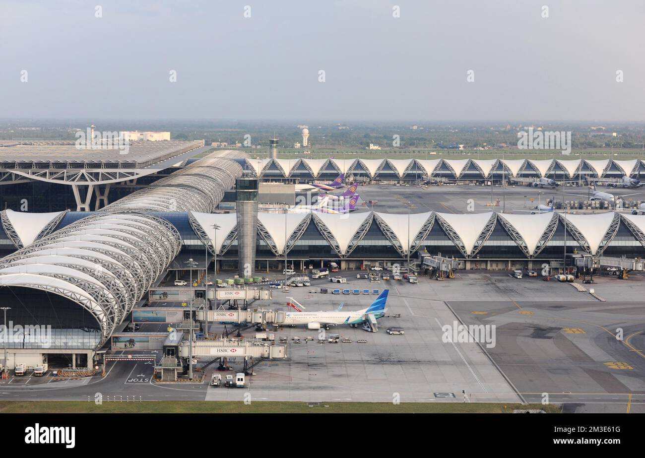 BANGKOK - OCT 27: Bangkok Airport on October 27, 2011 in Bangkok ...