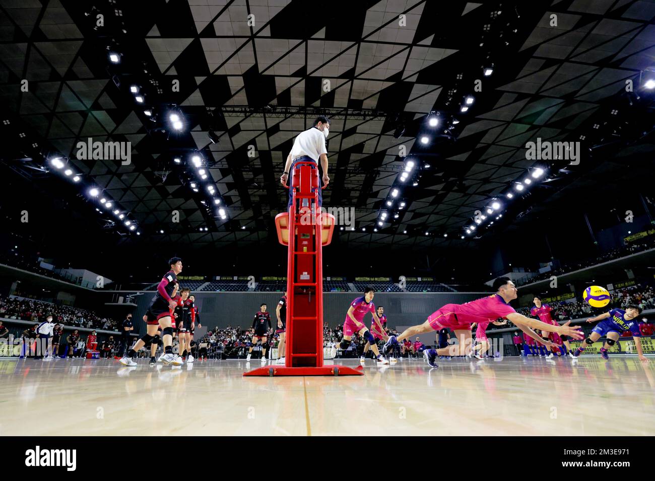 (L-R) Suntory Sunbirds team group, Tokyo Great Bears team group ...