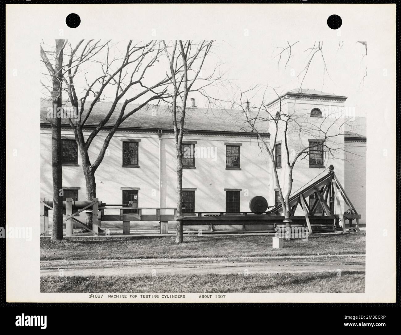 Machine for testing cylinders , Ordnance testing, Watertown Arsenal ...