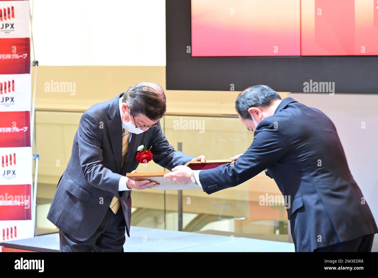 Skymark President Hayao HORA receives the listing notice at the Tokyo ... Skymark President Hayao HORA receives the listing notice at the Tokyo ...