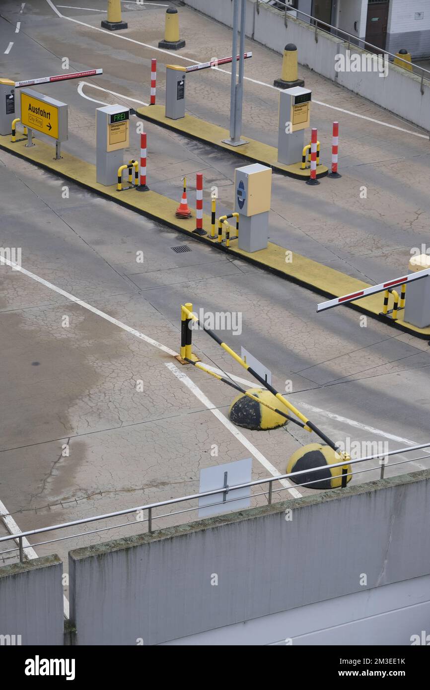 Multi-storey car park, entrance, exit, Ludwigshafen Rathauscenter Stock ...