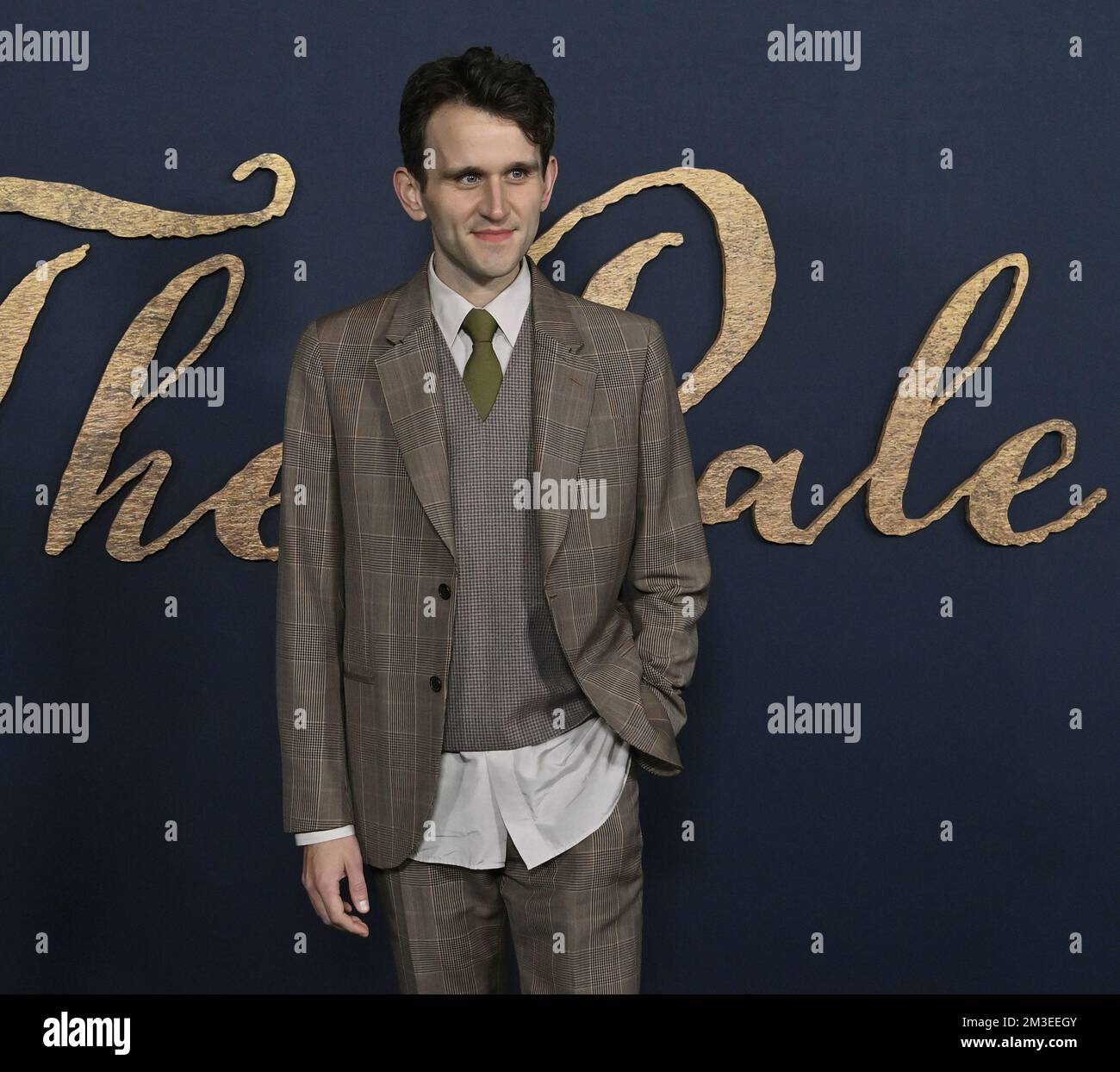 Los Angeles, United States. 14th Dec, 2022. Cast member Harry Melling ...