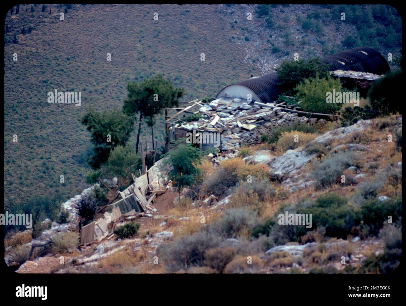 Makeshift building hi-res stock photography and images - Alamy