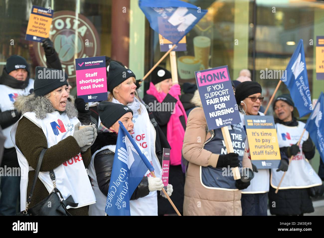 Elizabeth line strike hi-res stock photography and images - Alamy