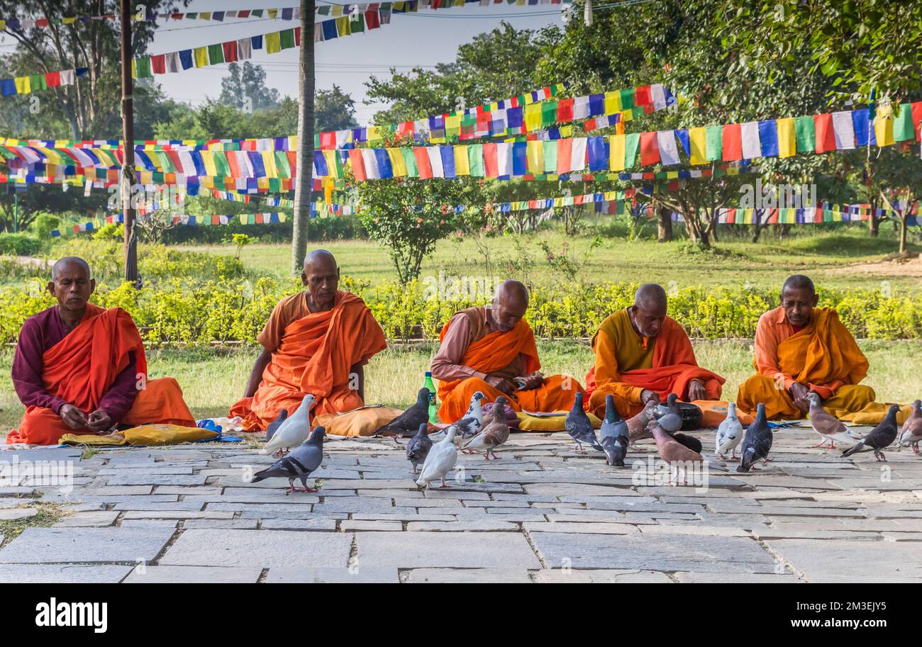 Monks in nepal hi-res stock photography and images - Alamy