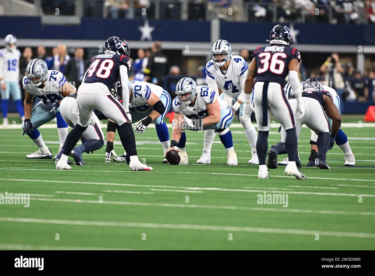 Dallas Cowboys quarterback Dak Prescott (4) ready to start a play under ...