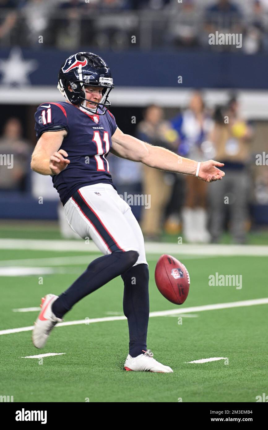Houston Texans punter Cameron Johnston (11) punts in the third quarter ...