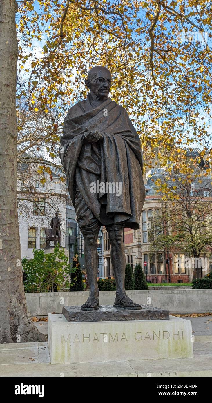 Mahatma Gandhi statue, Parliament Square, London Stock Photo - Alamy