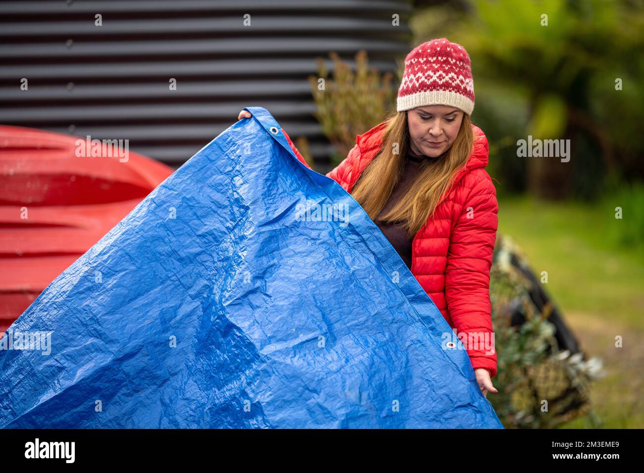 sleeping under a tarp. hiking and camping with a blue tarp in america ...