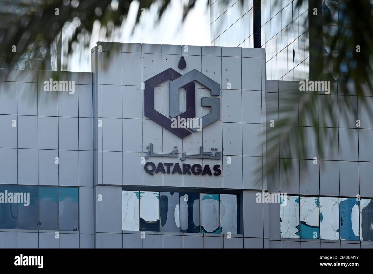 Doha, Katar. 12th Dec, 2022. Qatar Gas, Qatargas, logo, company emblem ...