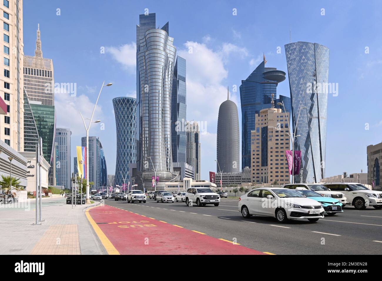 Doha, Katar. 12th Dec, 2022. Streets, Hochaeuser, Skyscrapers West Bay ...