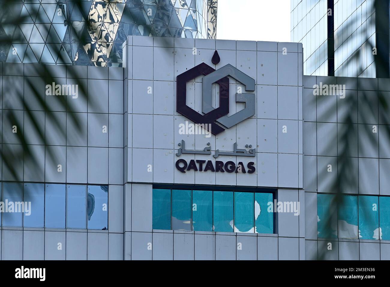 Doha, Katar. 12th Dec, 2022. Qatar Gas, Qatargas, logo, company emblem ...
