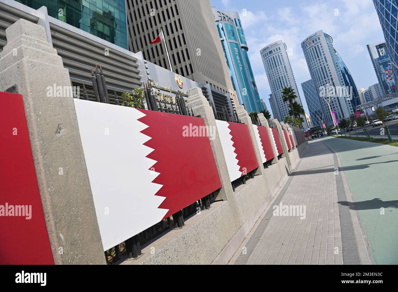 Doha, Katar. 12th Dec, 2022. Streets, Hochaeuser, Skyscrapers West Bay. Skyline. Qatari flags ...