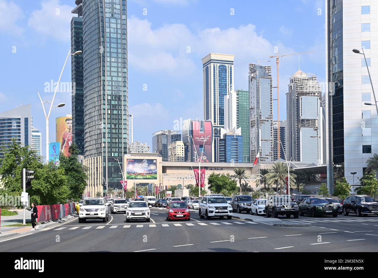 Hochaeuser,Skyscraper in the West Bay.Skyline. Street, cars, road ...