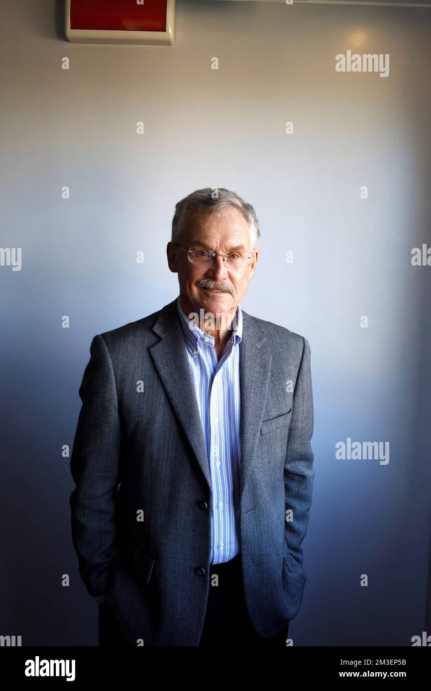 David quammen hi-res stock photography and images - Alamy