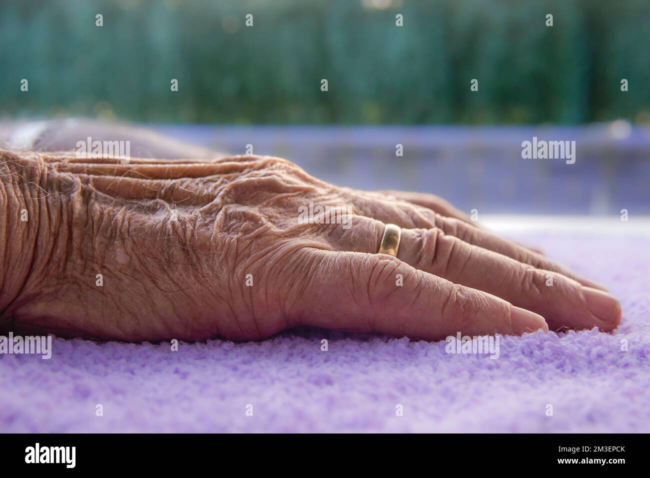 wrinkle hand with a ring. Elderly body part Stock Photo - Alamy