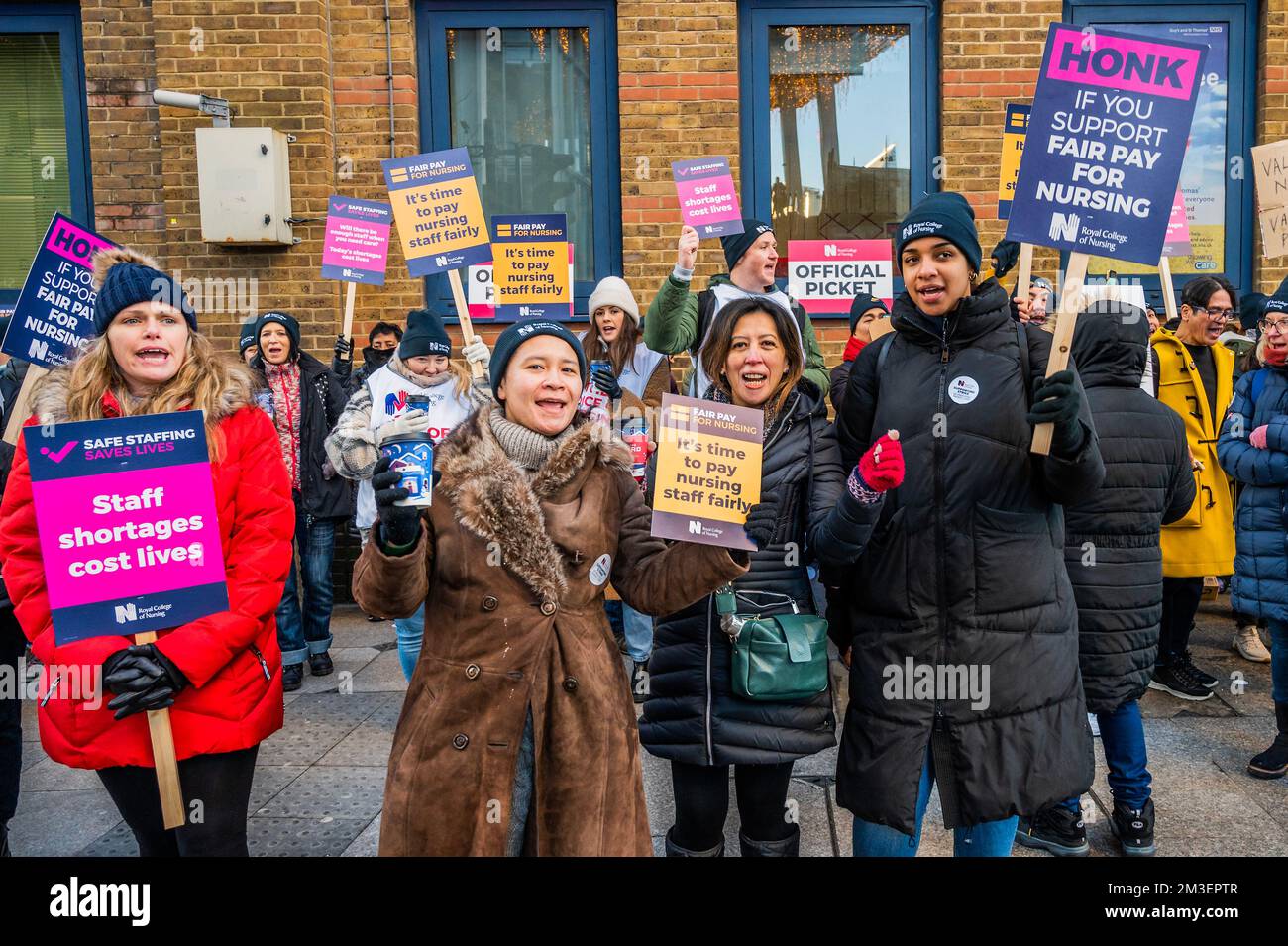 London, UK. 15th Dec, 2022. A picket line of Nurses outside Guys ...