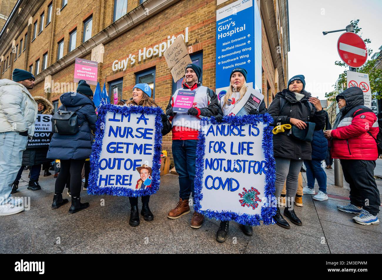 London, UK. 15th Dec, 2022. A picket line of Nurses outside Guys ...