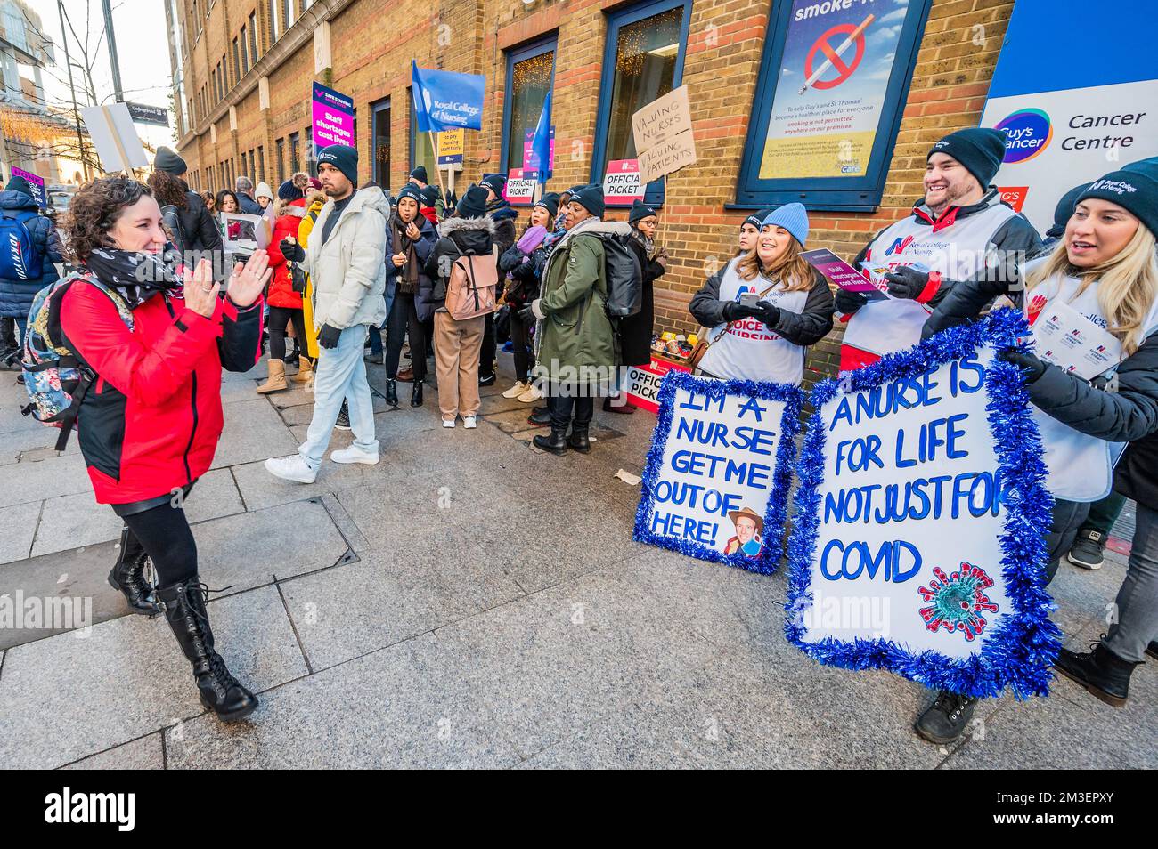 London, UK. 15th Dec, 2022. A picket line of Nurses outside Guys ...