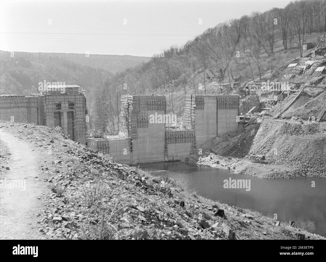***APRIL 29, 1953, FILE PHOTO*** Construction of a dam on the Klicava ...