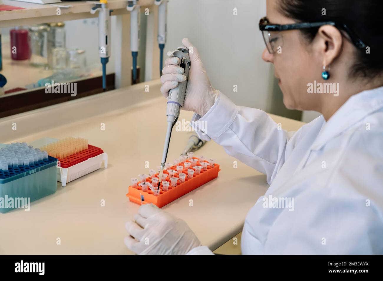 Microbiology vial hi-res stock photography and images - Alamy