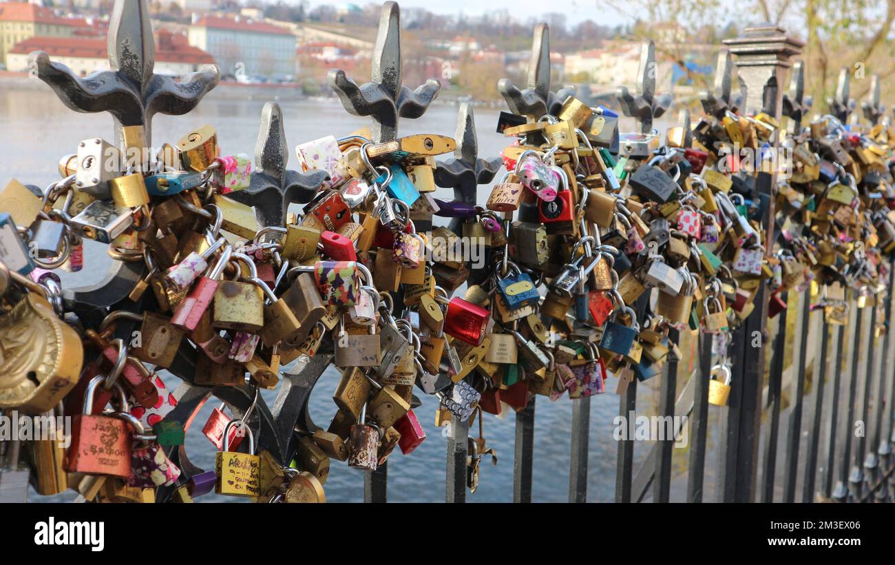 Lovers bridge prague hi-res stock photography and images - Alamy