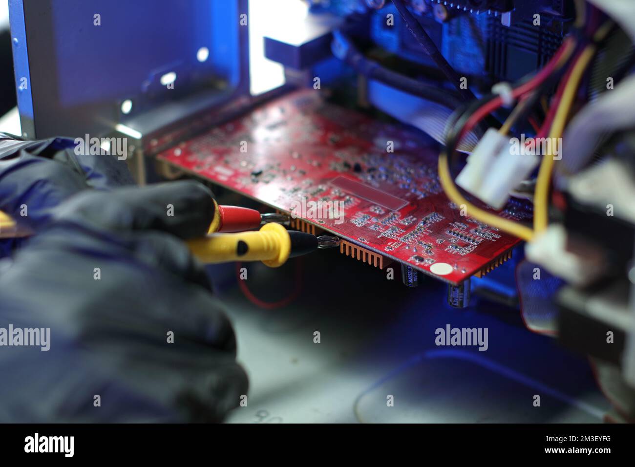 measuring the voltage of the graphics card with an ammeter in an old ...