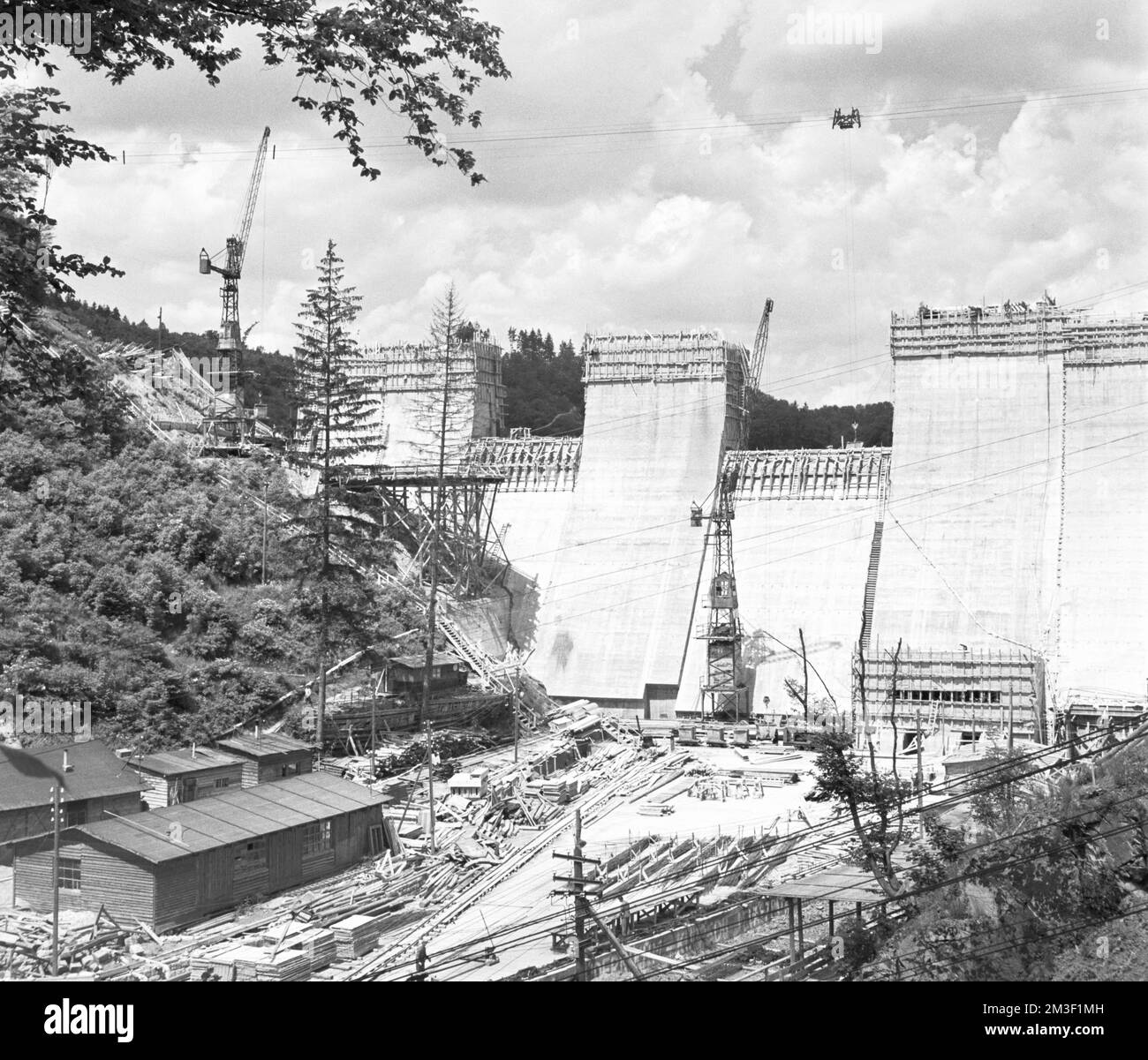 ***JUNE 10, 1953, FILE PHOTO*** Construction of a dam on the Klicava ...