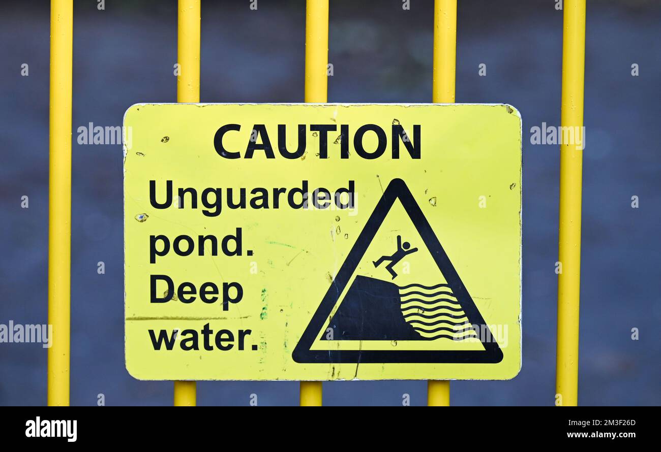 Danger deep ponds warning sign hi-res stock photography and images - Alamy