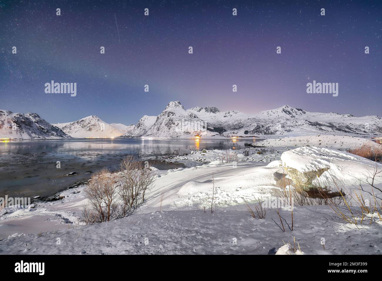 Fabulous winter scenery on Flakstadpollen and Boosen fjords at night ...