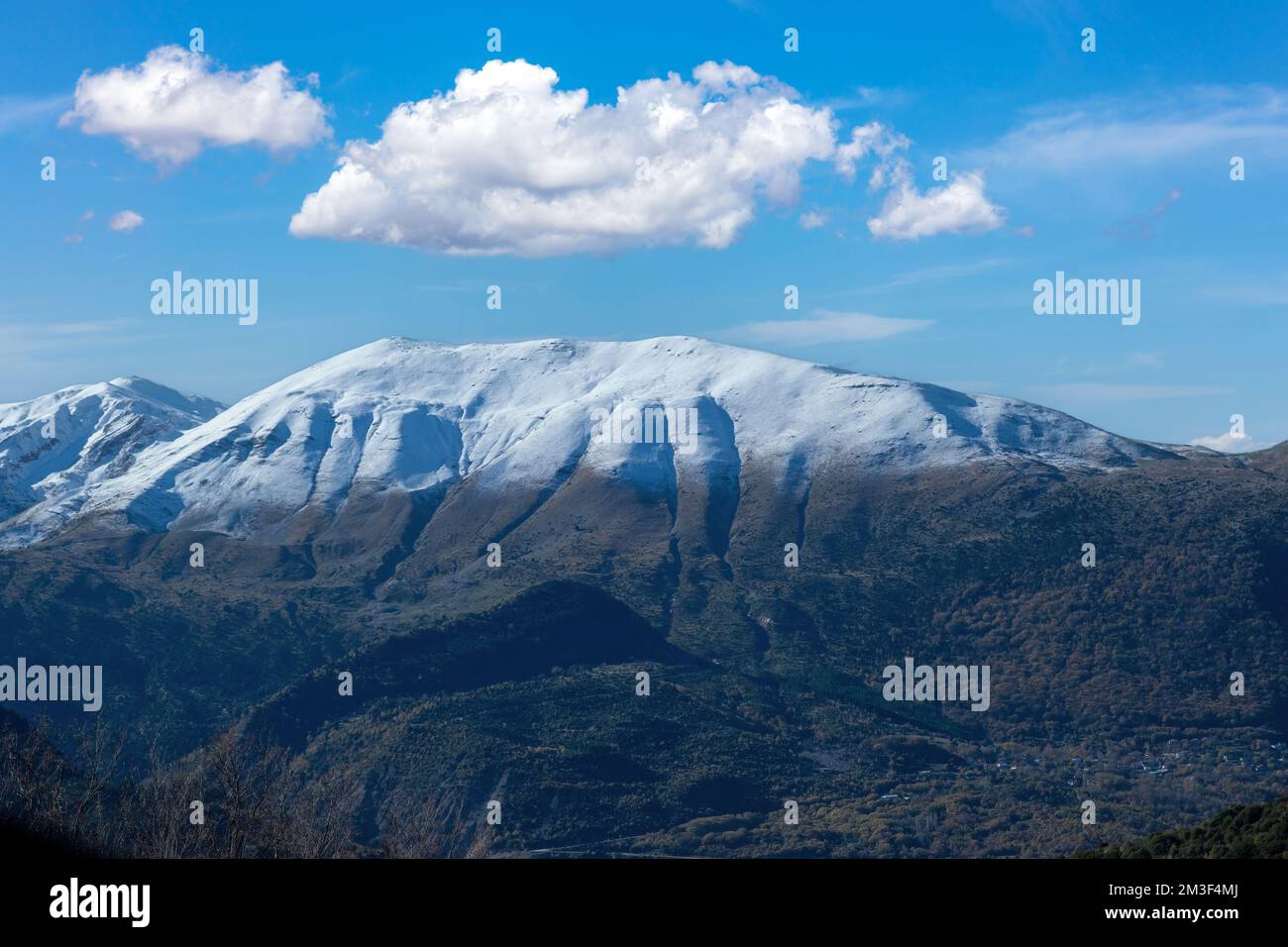 Greece Pindos mountain range. Snowy peak of Pindus misty mountain ...