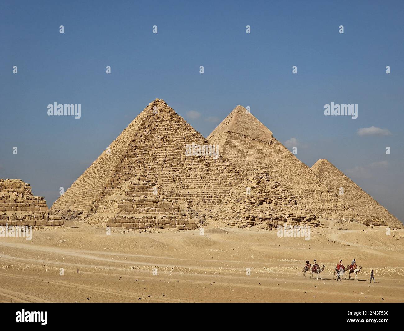 The landscape of the three main pyramids at Giza Stock Photo - Alamy