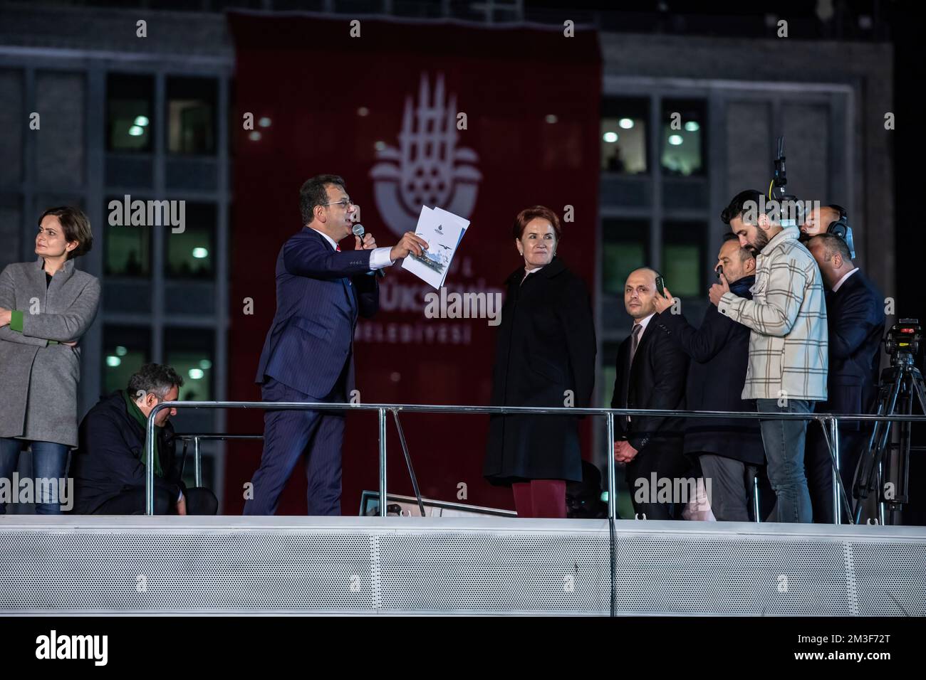 Istanbul Metropolitan Municipality Mayor, Ekrem Imamoglu (L2) speaks to ...