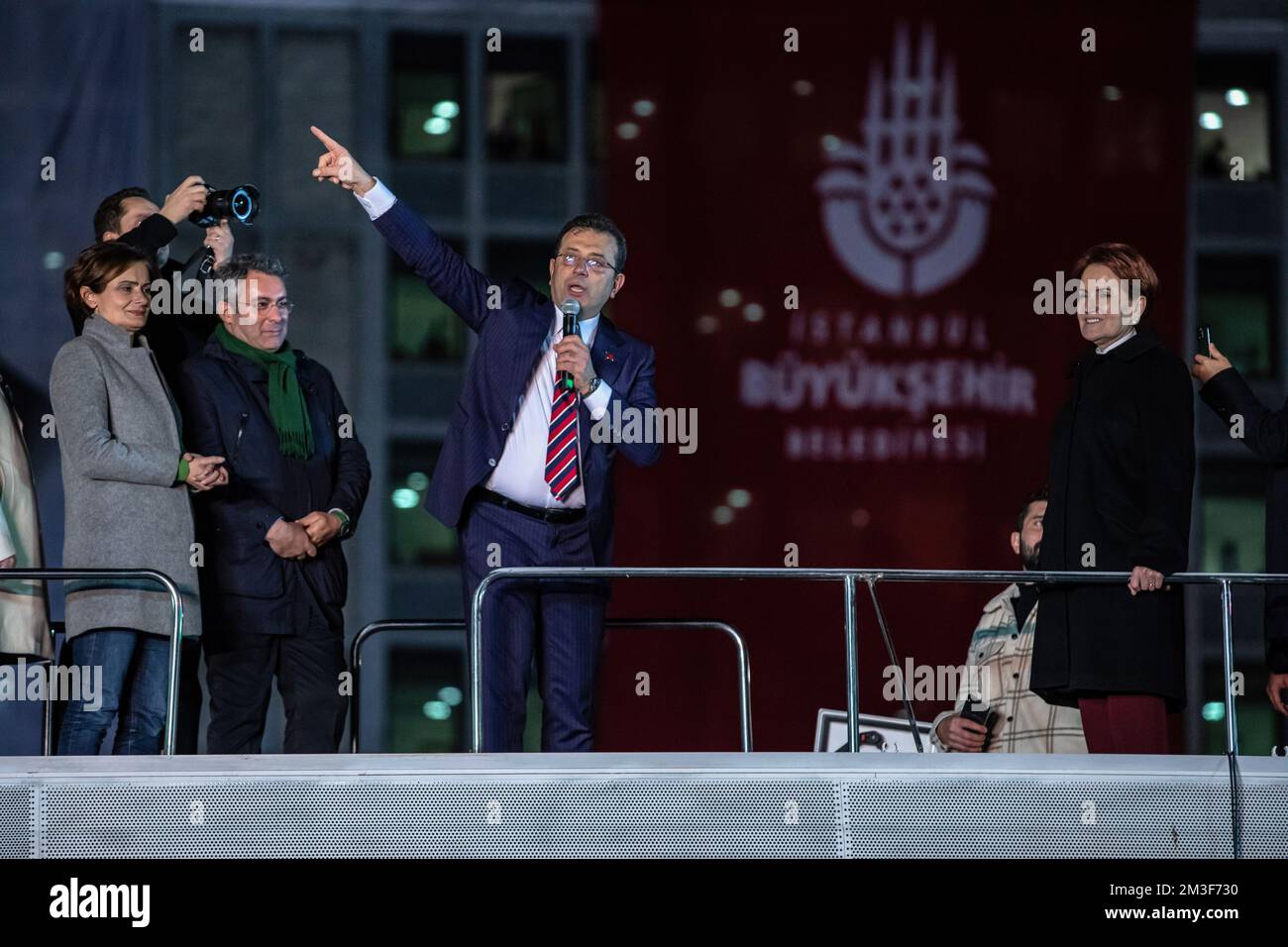 Istanbul Metropolitan Municipality Mayor, Ekrem Imamoglu (C) speaks to ...