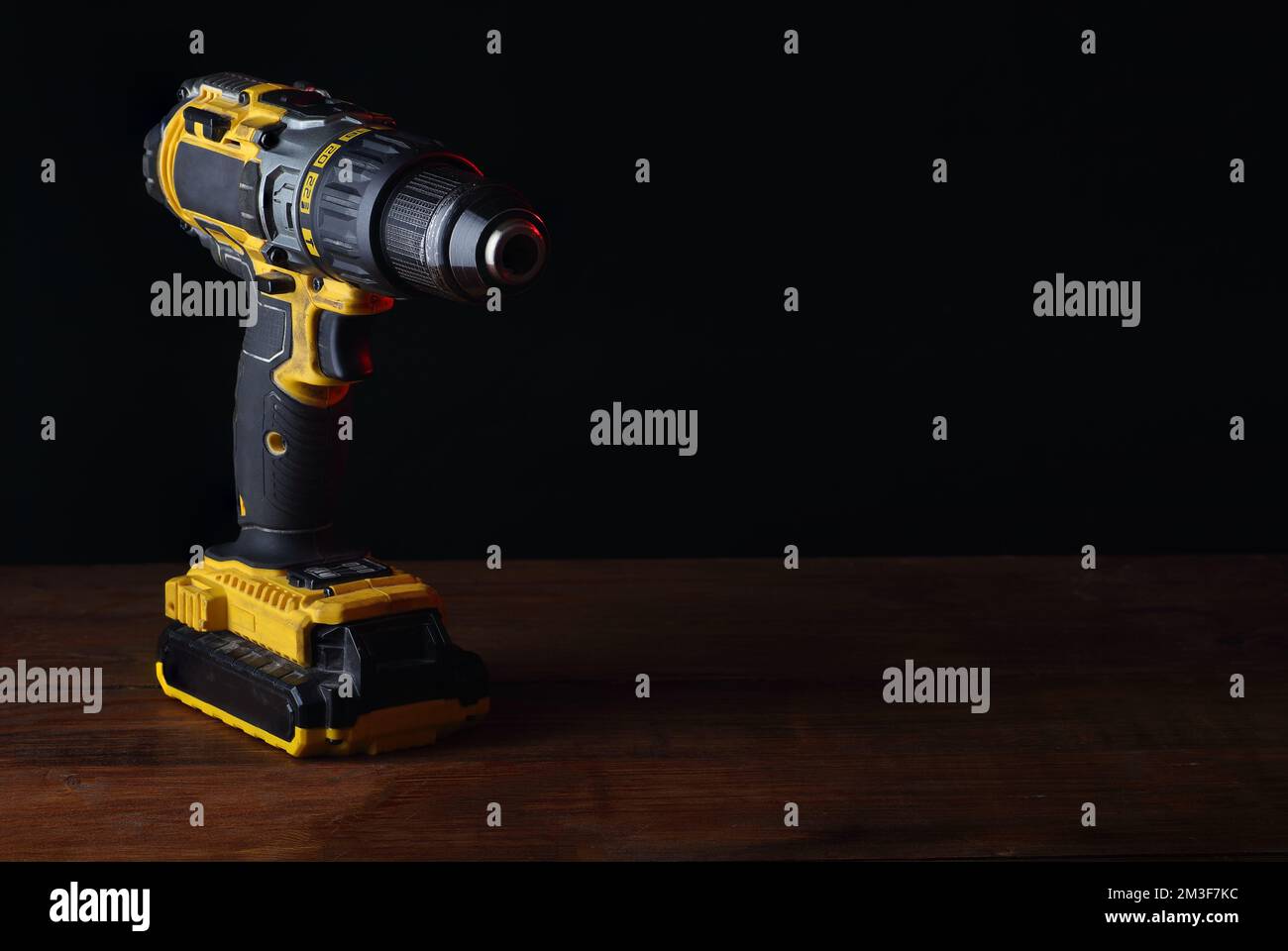 Black tip screwdriver hi-res stock photography and images - Alamy